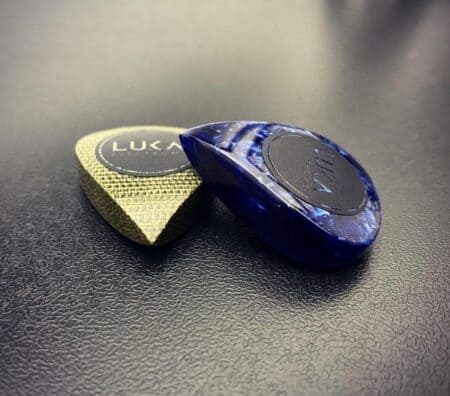 6 Good Reasons to Play With Thick Guitar Picks - Guitar Pick Reviews
