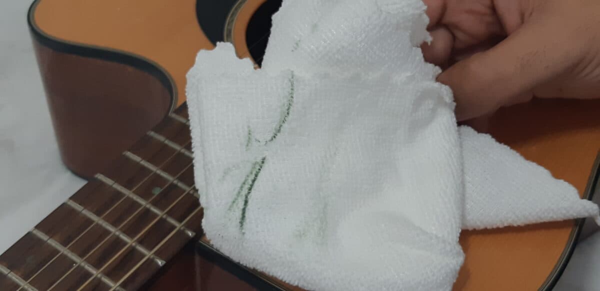 How to Clean Guitar Strings to Make Them Sound Like New