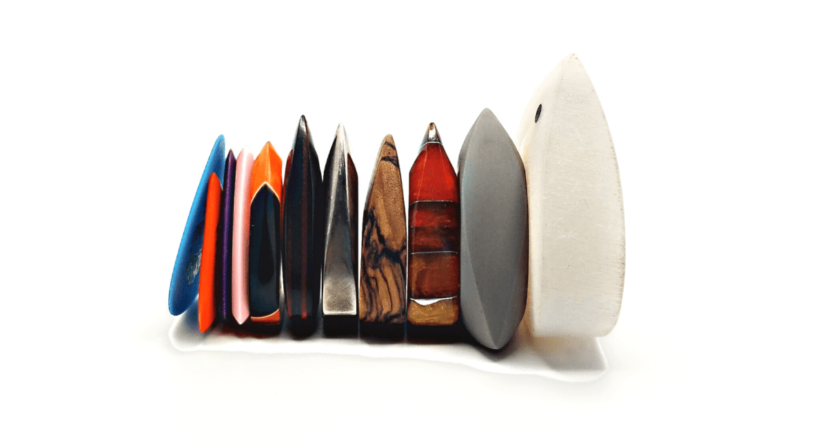 How to Hold a Guitar Pick? 7 Options - Guitar Pick Reviews