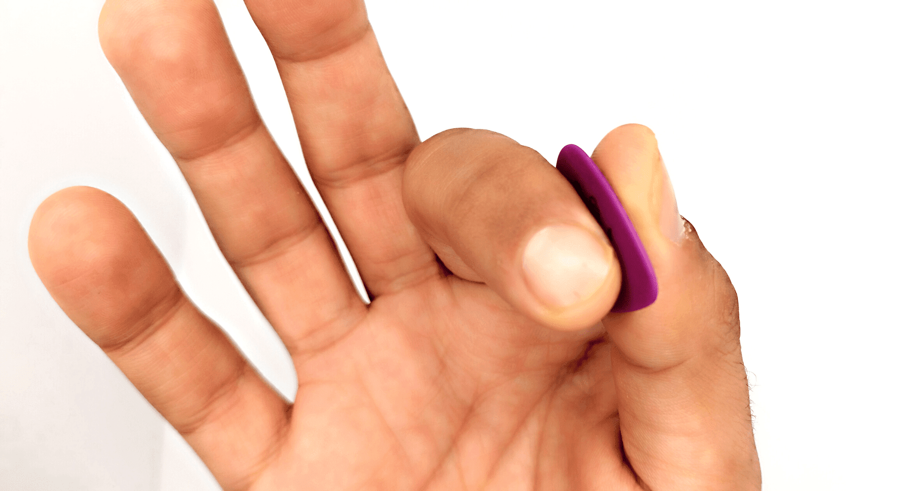 How to Hold a Guitar Pick? 7 Options - Guitar Pick Reviews