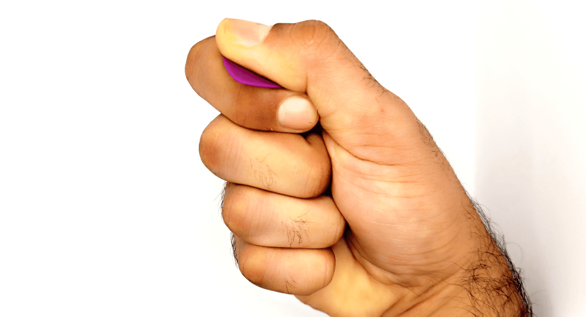 How to Hold a Guitar Pick? 7 Options - Guitar Pick Reviews